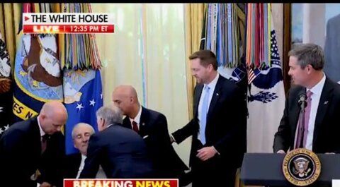Video: Man Collapses During Trump Oval Office Announcement | Cedar News