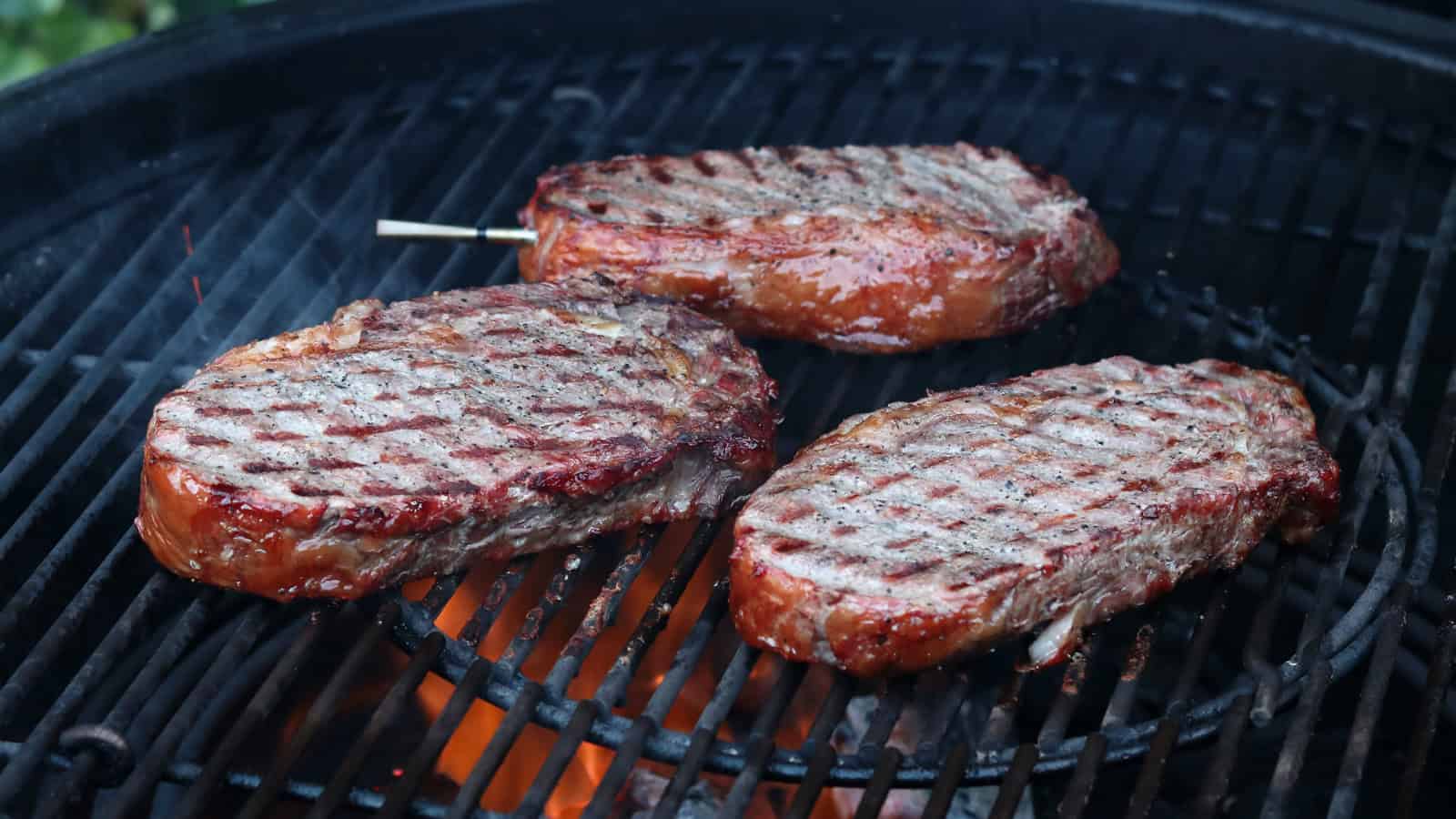 Ribeye met Gerookte Knoflookboter - BBQ Recepten - BBQ Junkie