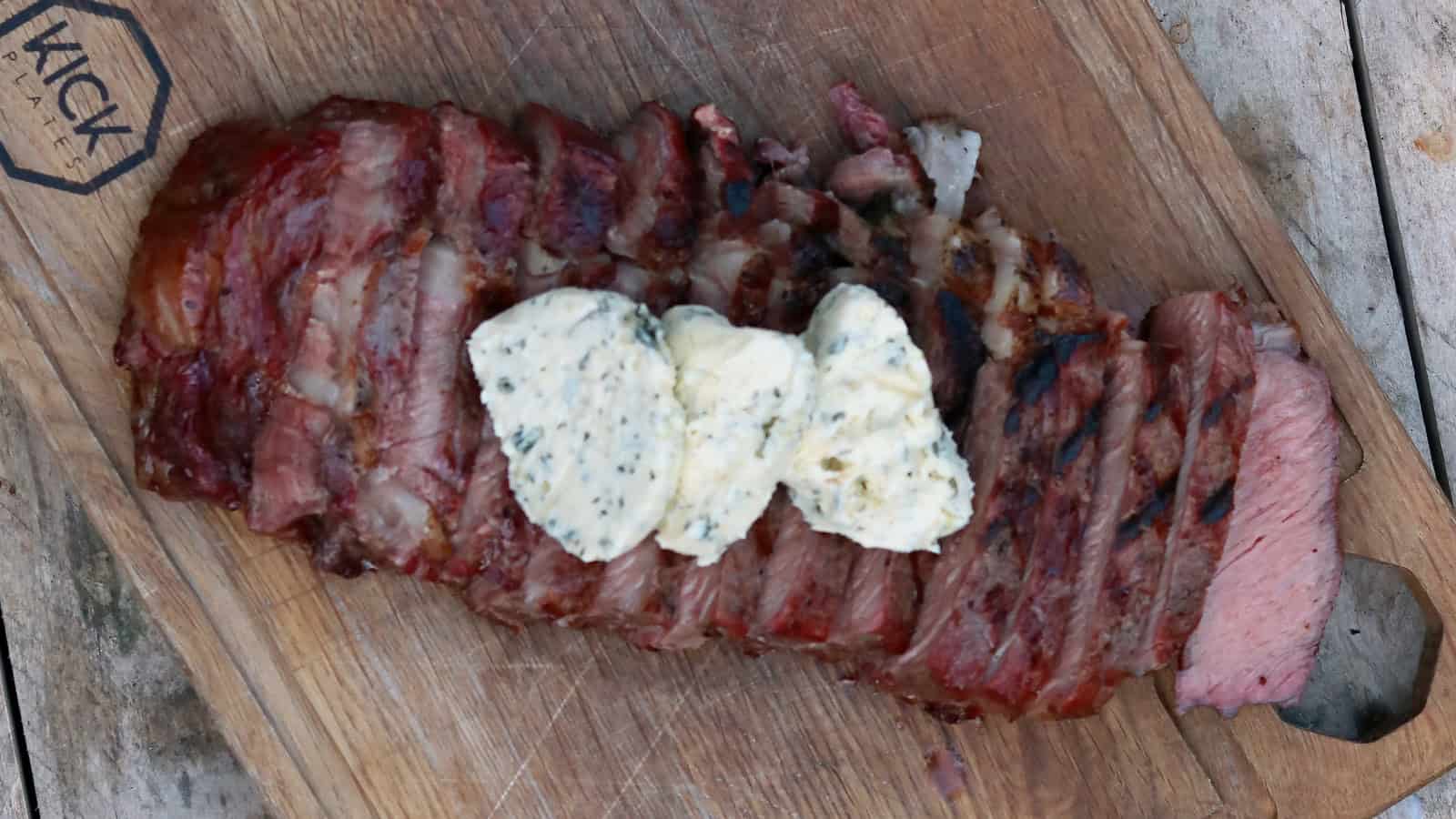 Ribeye met Gerookte Knoflookboter - BBQ Recepten - BBQ Junkie