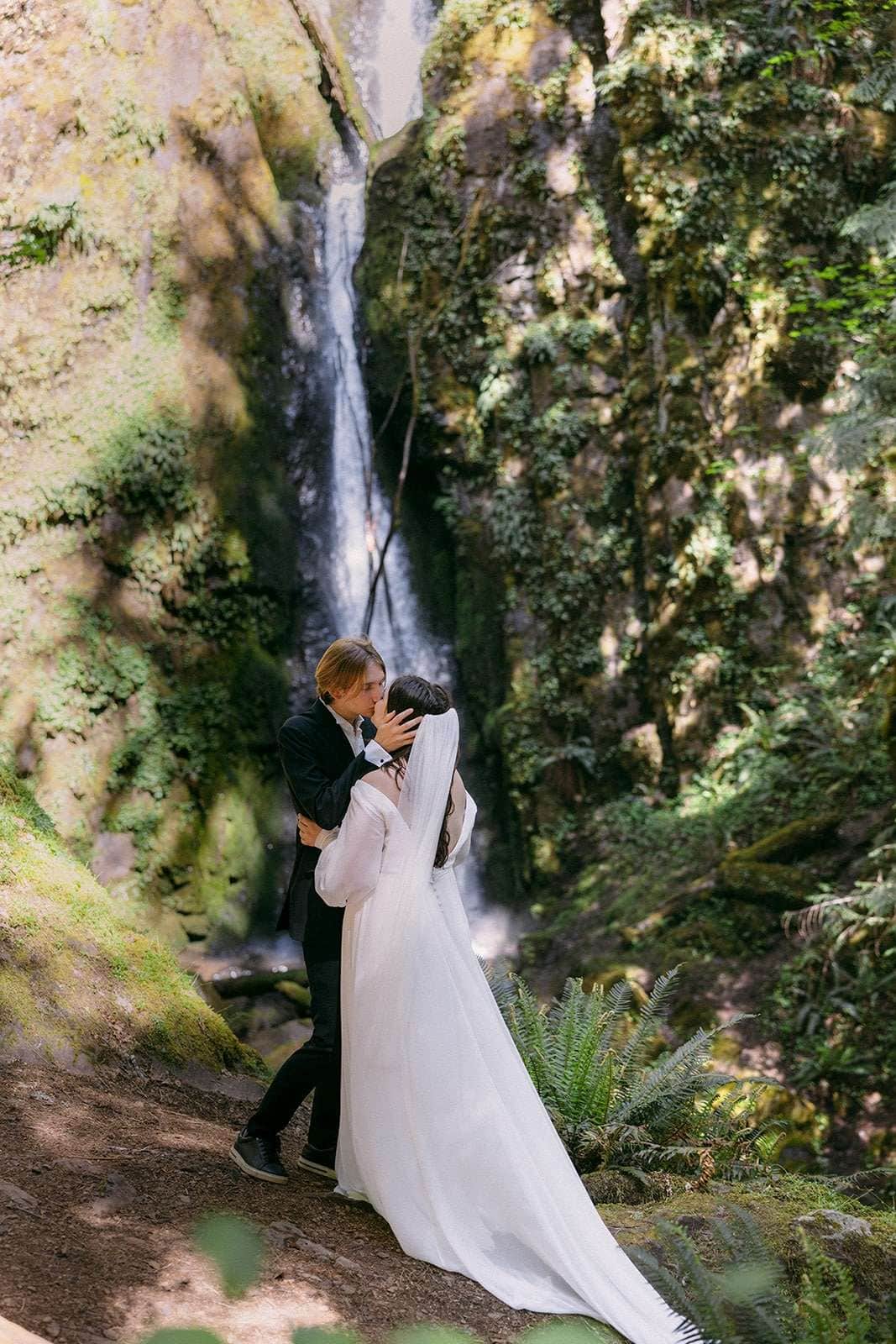 Wedding dresses bend oregon 60 photos - Astyledwedding.com
