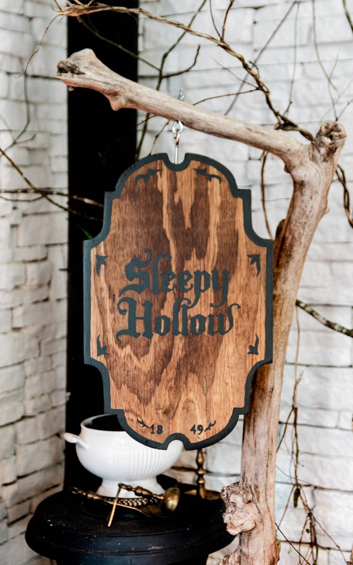 DIY Sleepy Hollow Sign — Capturing Wonderland