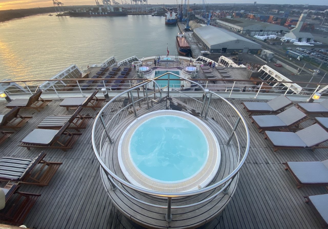 queen mary inside pool