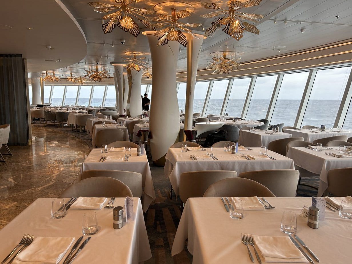 What is the Difference Between Eating in the Buffet or the Main Dining ...