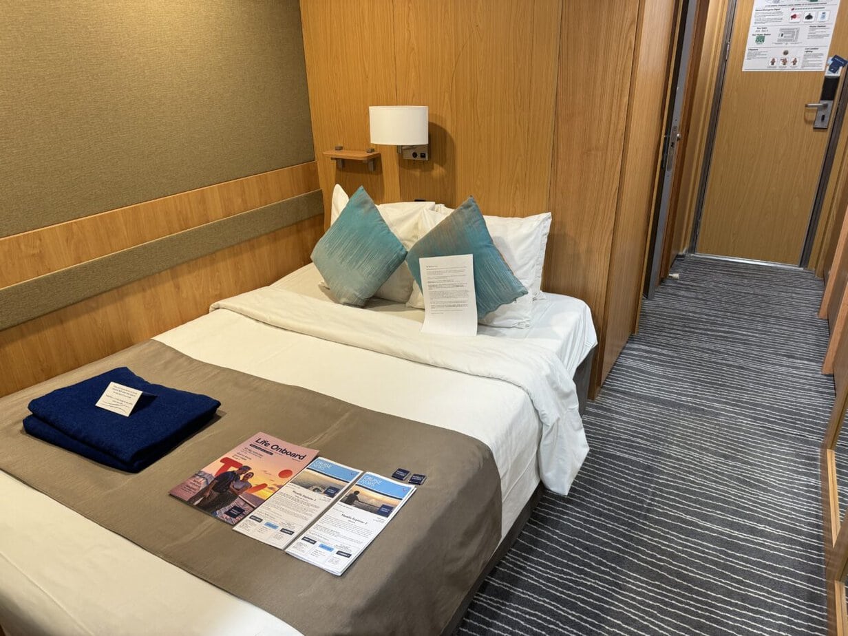 I Stayed in a Noisy Cabin With a Bizarre Layout - Emma Cruises