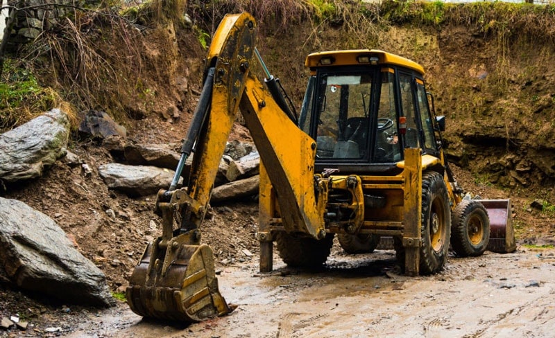 Backhoe vs. Mini Excavator: Which Is Best for Your Project? - Everstar