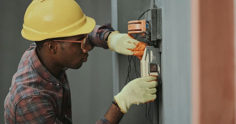 Cleaning & Maintenance Services for Safe, Efficient Facility Operations