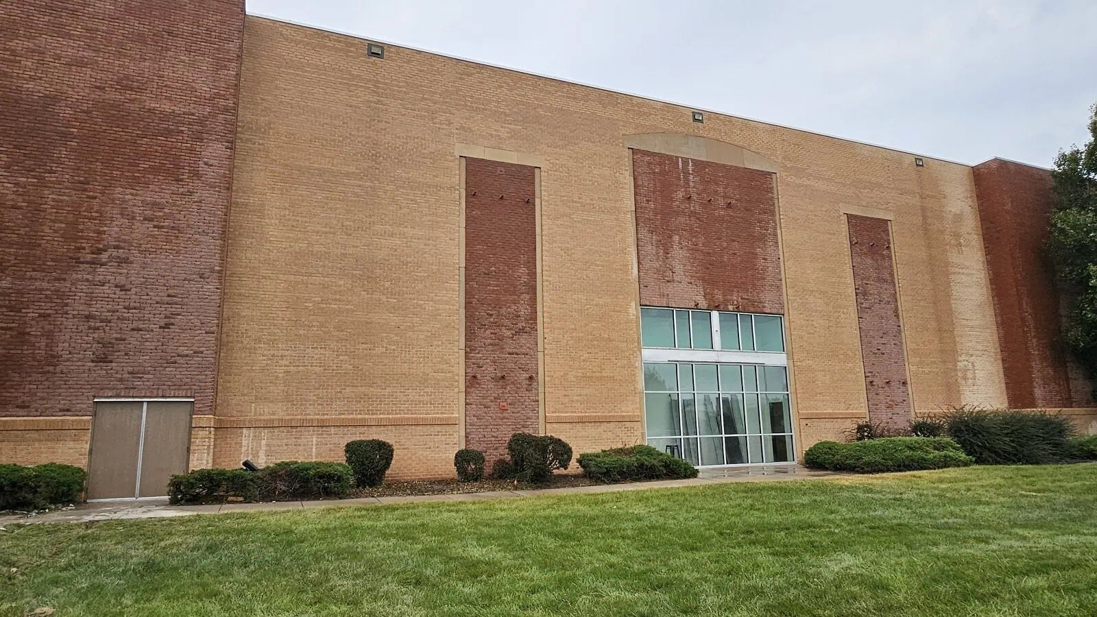 Case Study: Dick’s Sporting Goods Building Wash | KC Splash