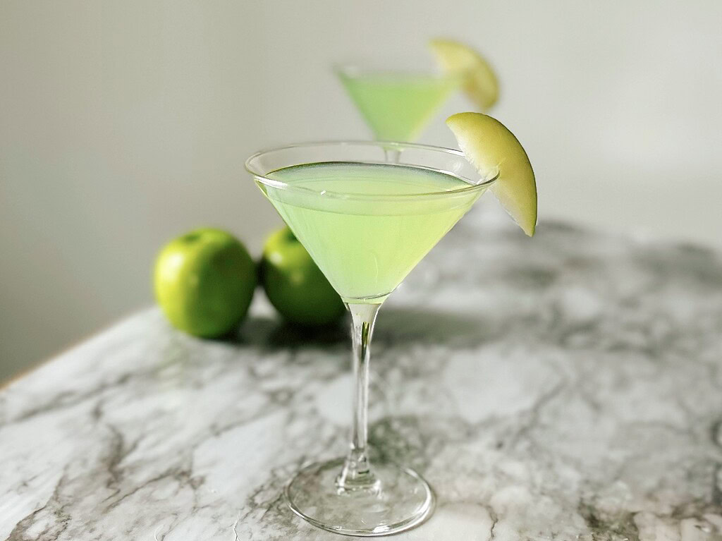 The Best Sour Apple Martini Recipe (Easy Appletini)