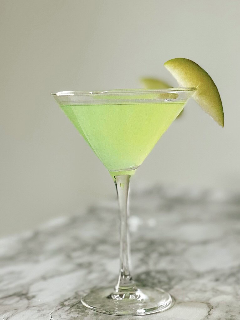 The Best Sour Apple Martini Recipe (Easy Appletini)
