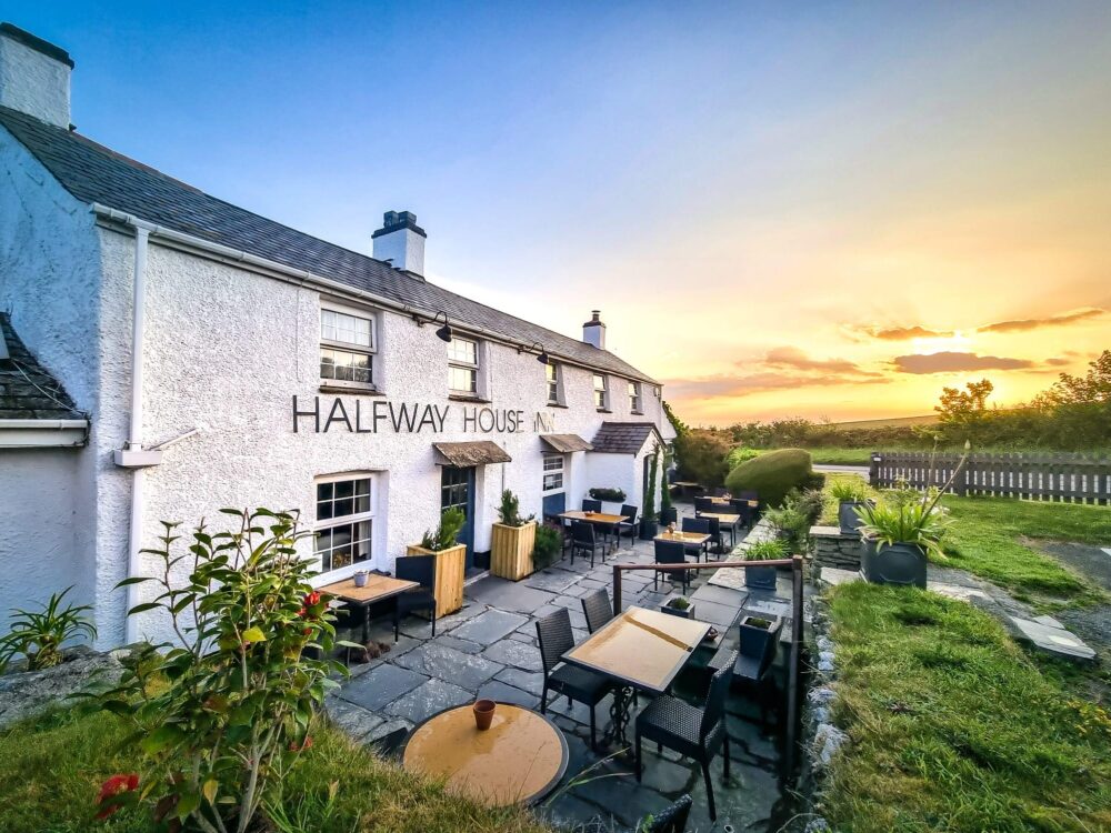 50 Best Pubs and Bars in Cornwall | Cornwall Food & Drink Guide