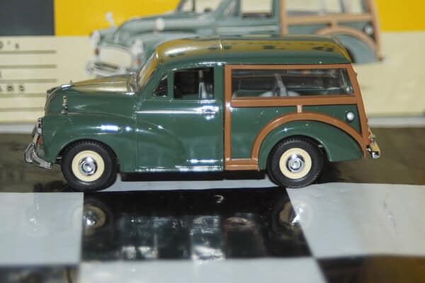 Vanguards Morris Minor Traveller Almond Green Ref VA10002 1:43
