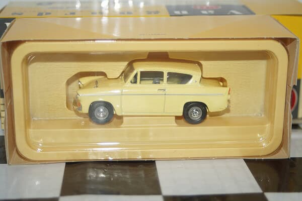 Vanguards Ford Anglia Yellow VA1008 1:43 Scale