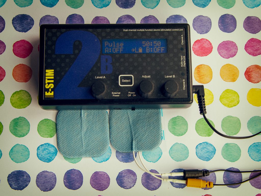 E-stim systems 2B Power box | E-stim review | Tess Tesst