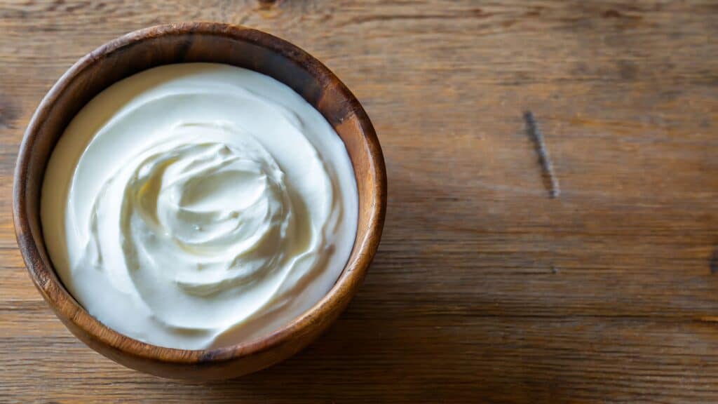 Peut-on congeler de la crème fraîche sans la gâcher ? Ce qu’il faut ...