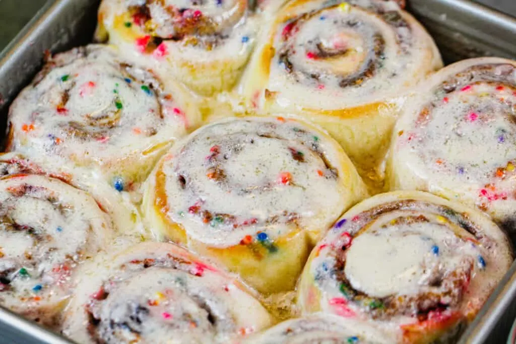 How to Store Cinnamon Rolls & Keep Them Fresh - Chelsweets