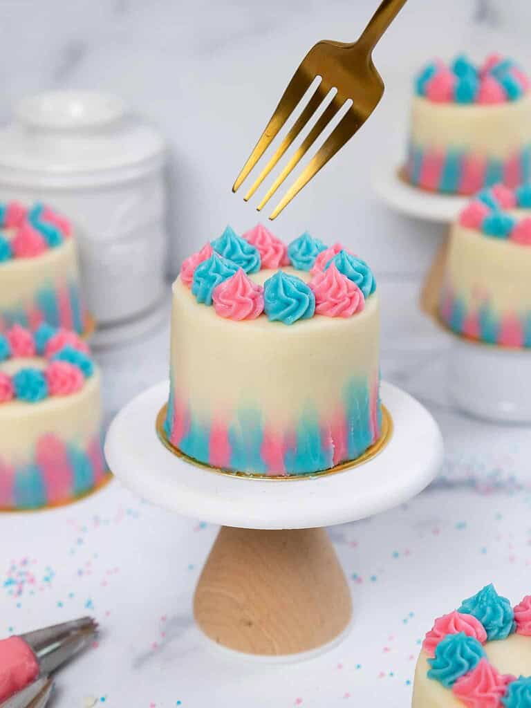 Mini Gender Reveal Cakes - Adorable Dessert Idea