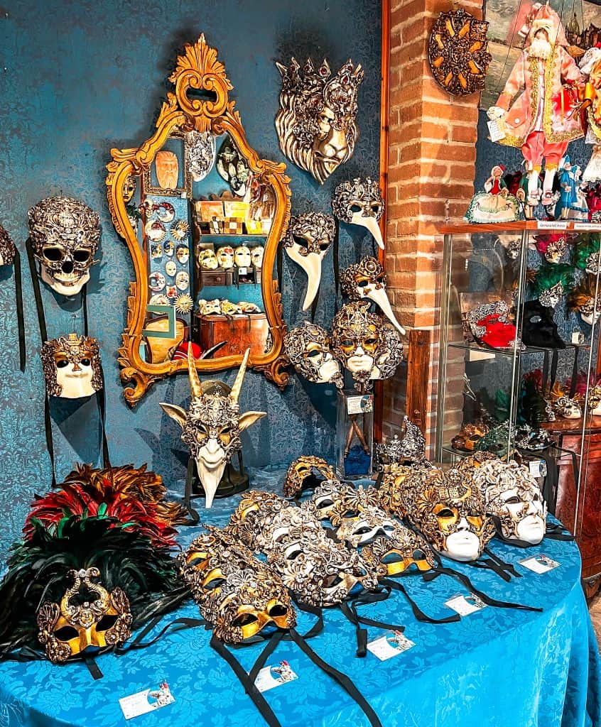 Best Souvenirs from Italy- 35 Ideas to Bring Home