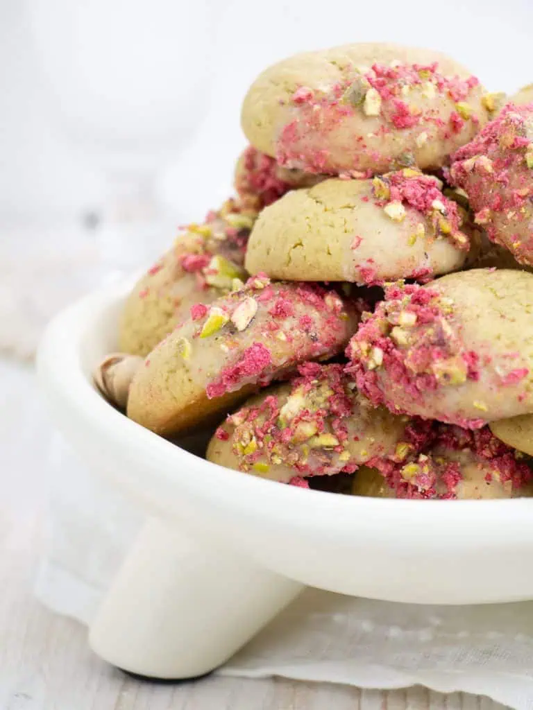 Soft Ricotta and Pistachio Cookies - Little Nomads Recipes