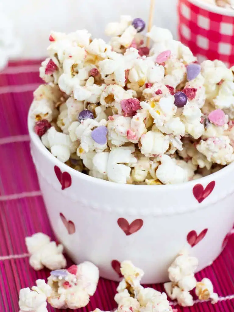 White Chocolate Valentine's Day Popcorn - Little Nomads Recipes
