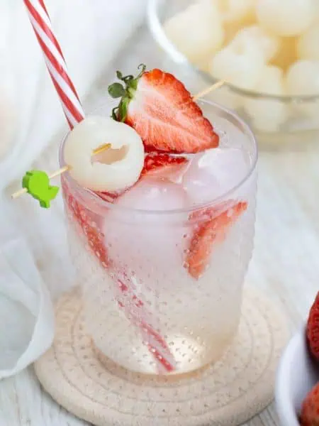 Fizzy Lychee Mocktail With Strawberries - Little Nomads Recipes