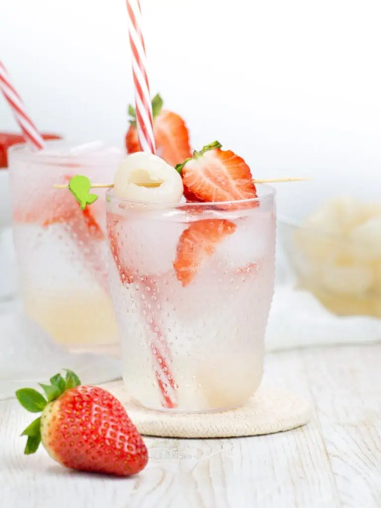 Fizzy Lychee Mocktail With Strawberries - Little Nomads Recipes