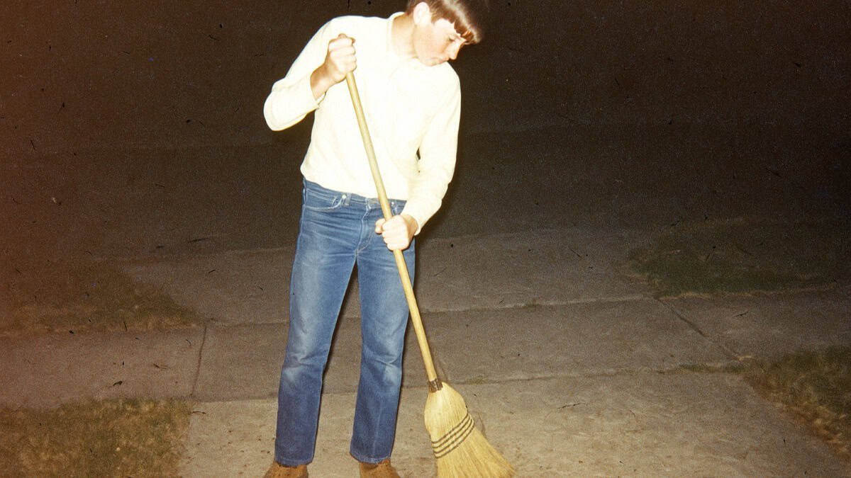 12 Everyday Chores '50s Kids Actually Didn't Mind Doing