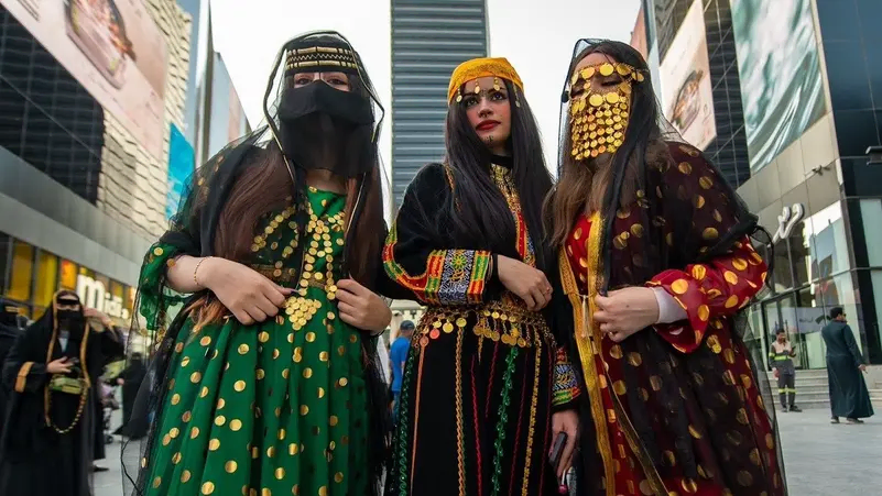 what is the traditional dress of saudi arabia