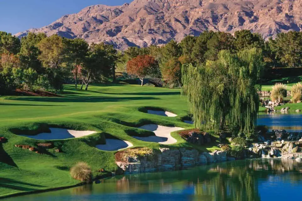 10 of the Most Beautiful Golf Courses In the World