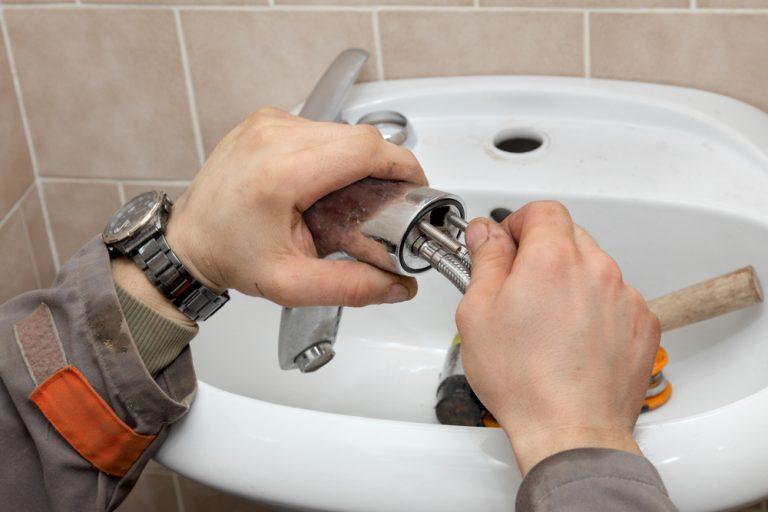 fix a leaking bath tap