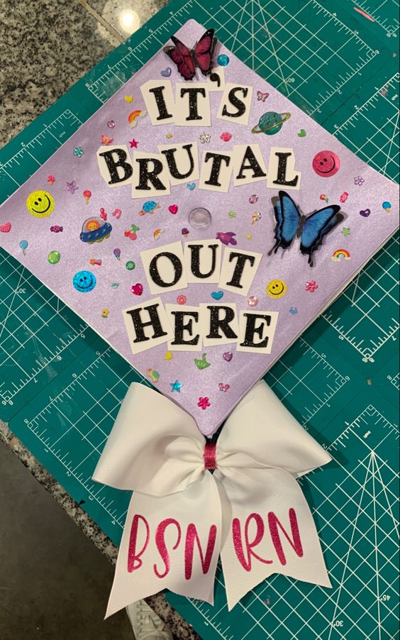 25 Insanely Creative Graduation Cap Ideas To Recreate