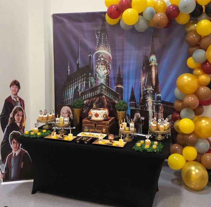 Magical Harry Potter Table Decor Ideas For Your Next Party - Stylish ...