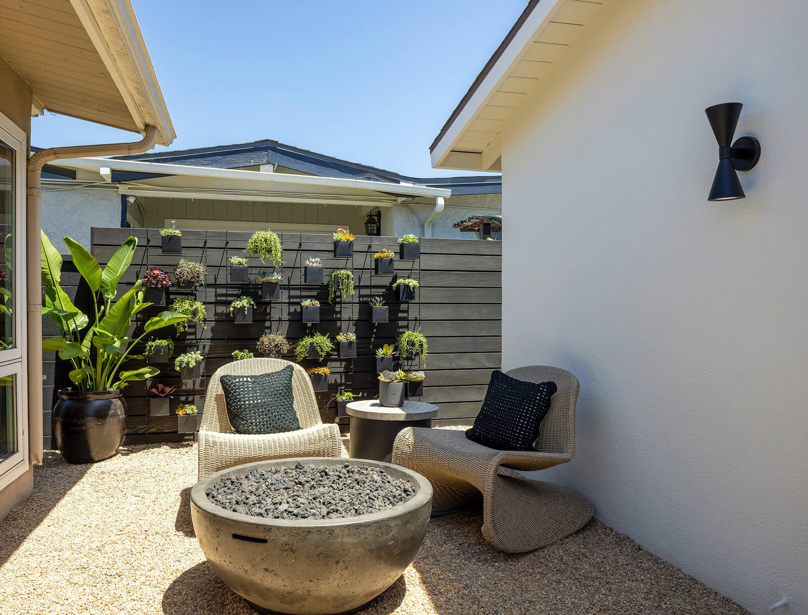 John Stamos Renos His Best Friend's Garage on Celebrity IOU