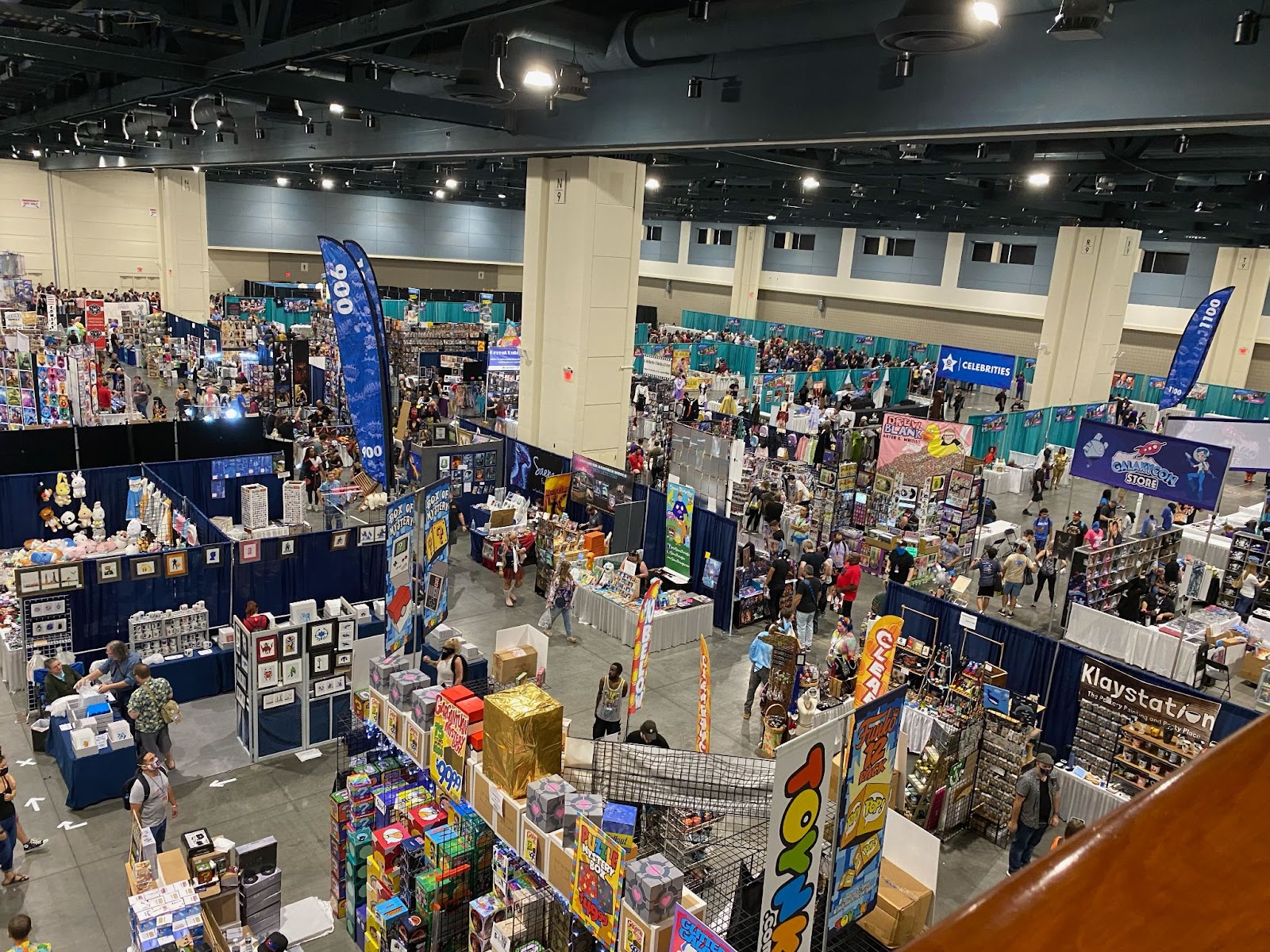 GalaxyCon: Stephen Amell, Kevin Conroy, Shannon Elizabeth