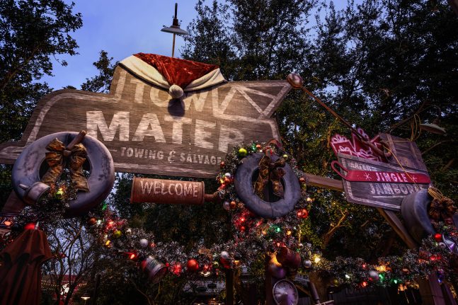 Holiday Magic Returns to Disneyland November 15