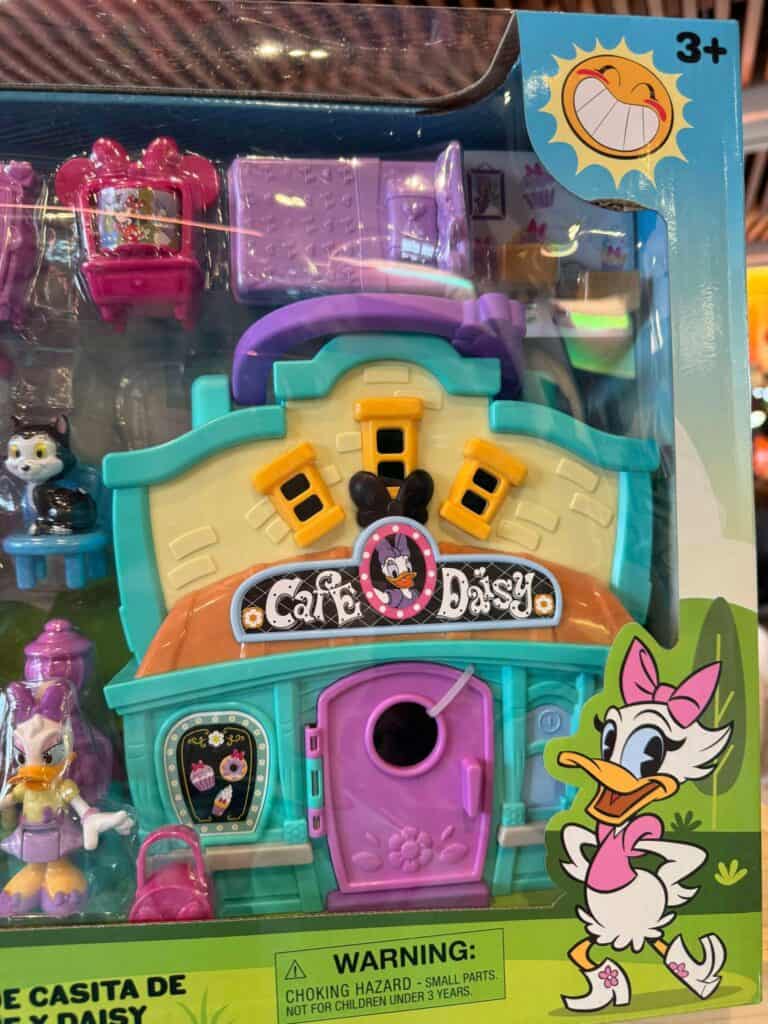 Minnie Mouse and Daisy Duck Playhouse Set Brings the Magic of Disney to ...