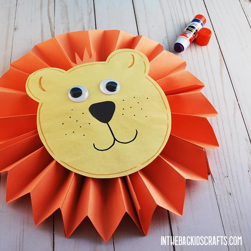 Easy Lion Craft Made with Paper • In the Bag Kids' Crafts