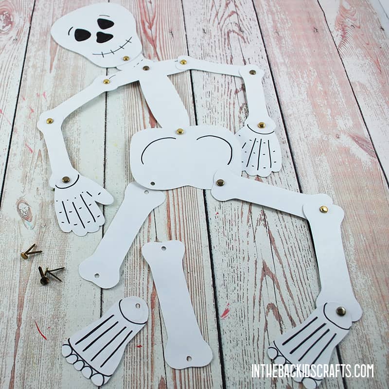 Easy Skeleton Craft {with FREE template} • In the Bag Kids' Crafts