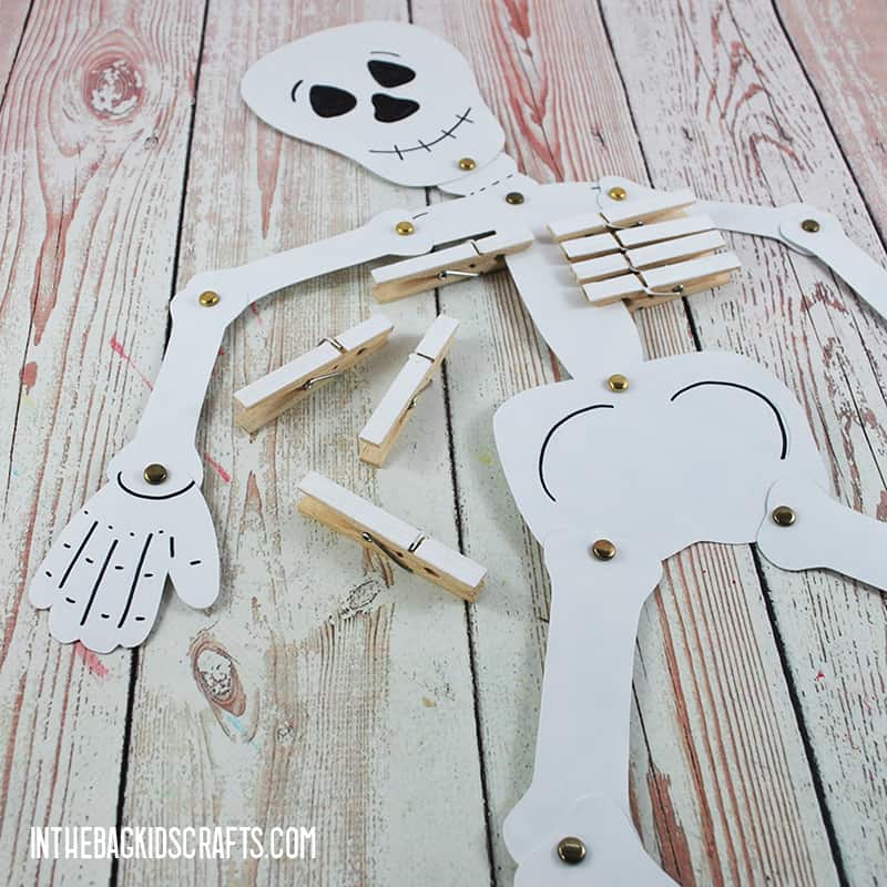 Easy Skeleton Craft {with FREE template} • In the Bag Kids' Crafts