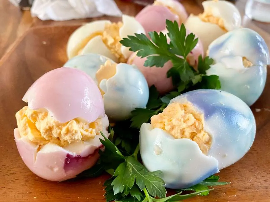 Naturally Coloured Easter Marbled Eggs - Little Nomads Recipes