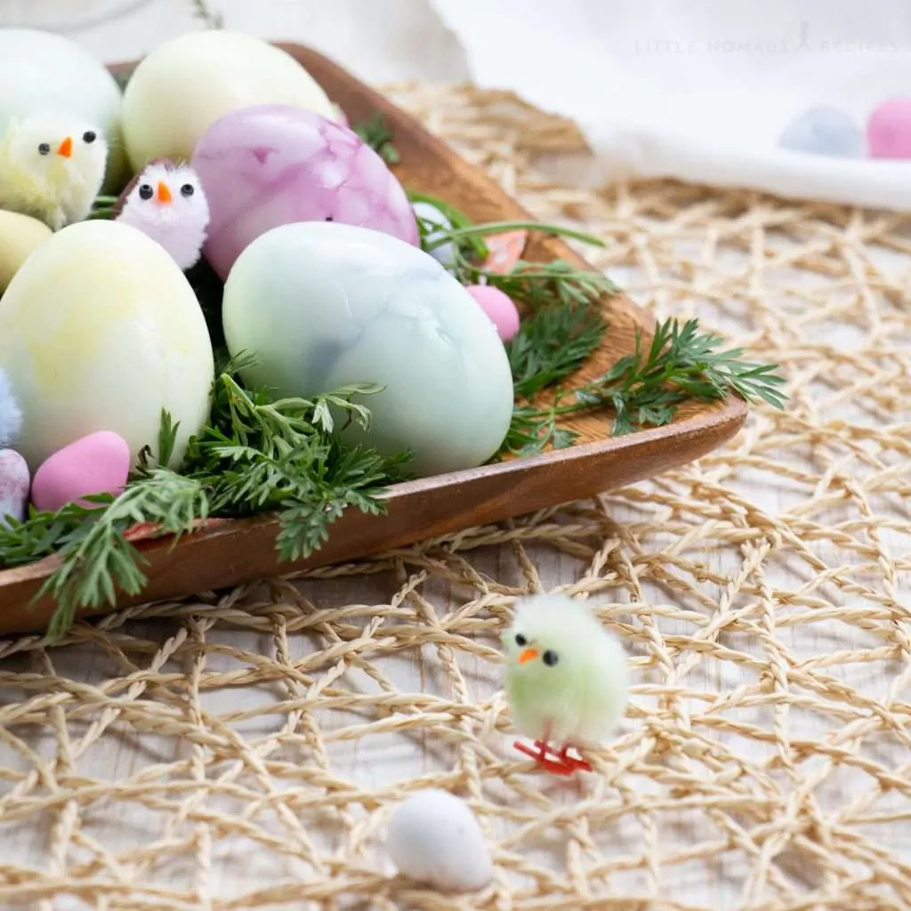 Naturally Coloured Easter Marbled Eggs - Little Nomads Recipes