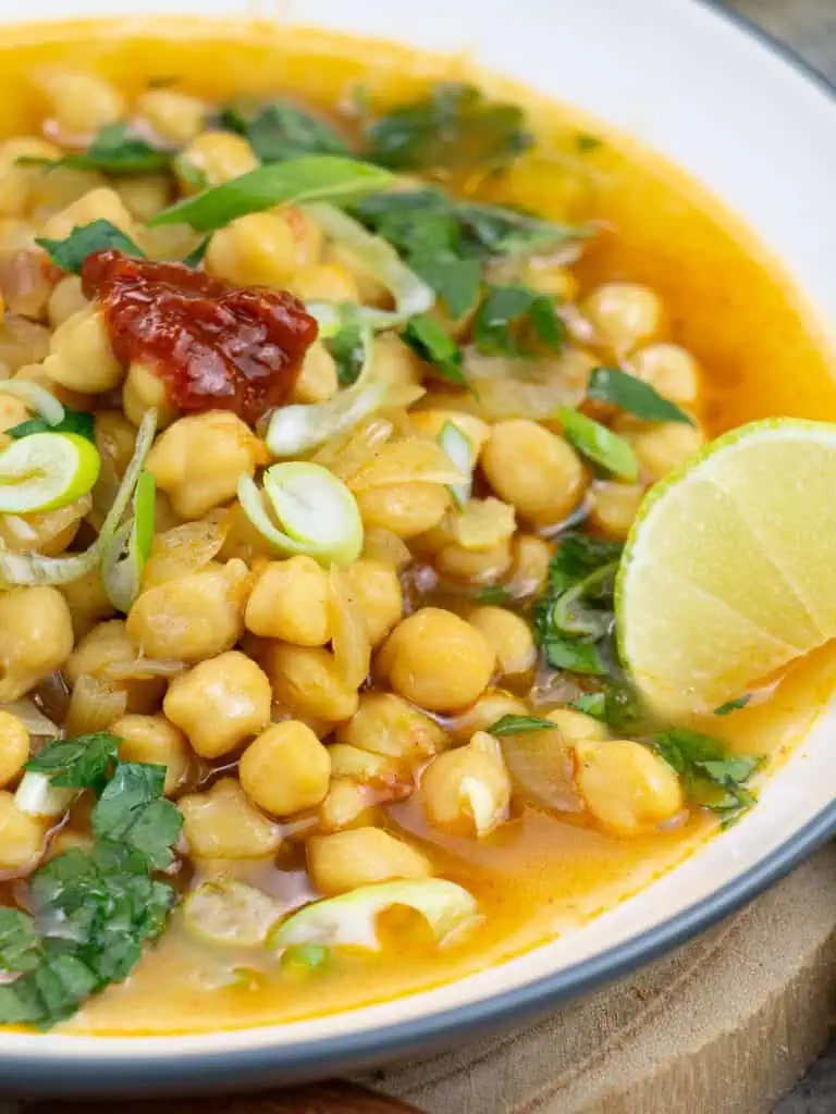 Simple Chickpea Stew (Algerian Style) - Little Nomads Recipes