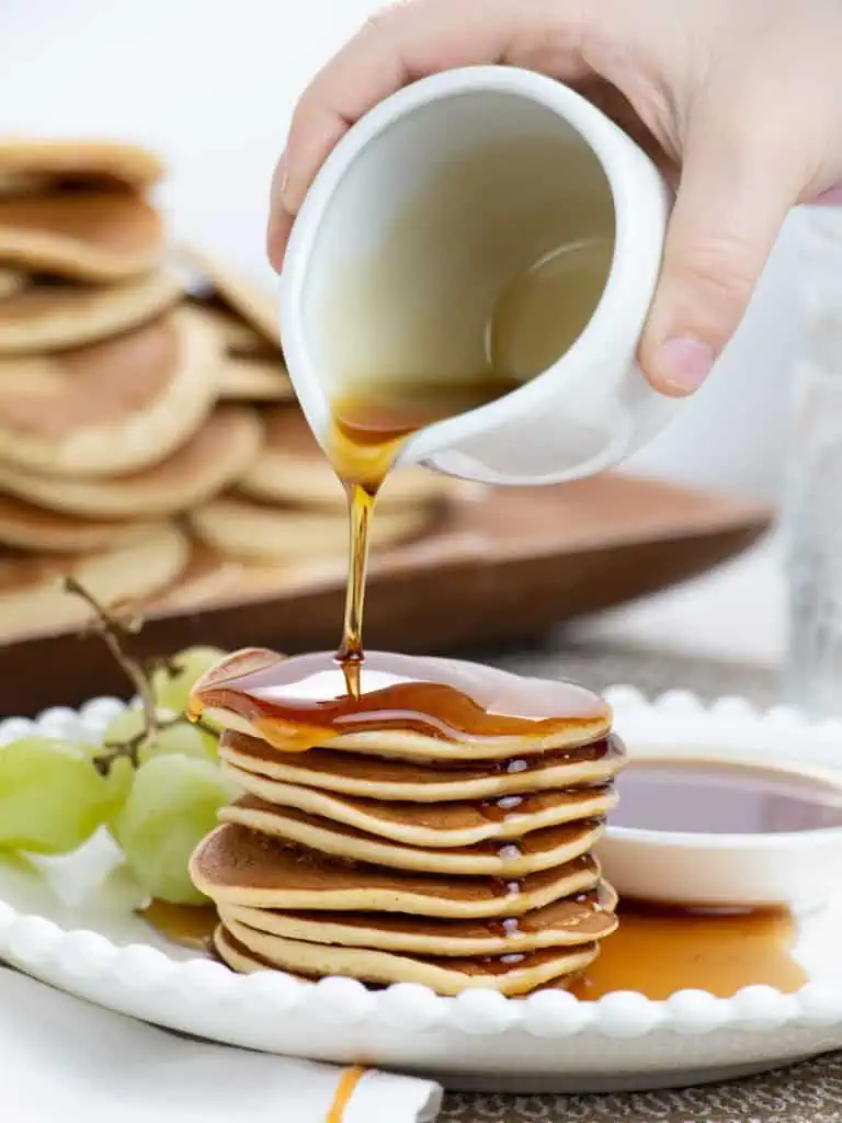 Mini Banana Pancakes with Cinnamon - Little Nomads Recipes