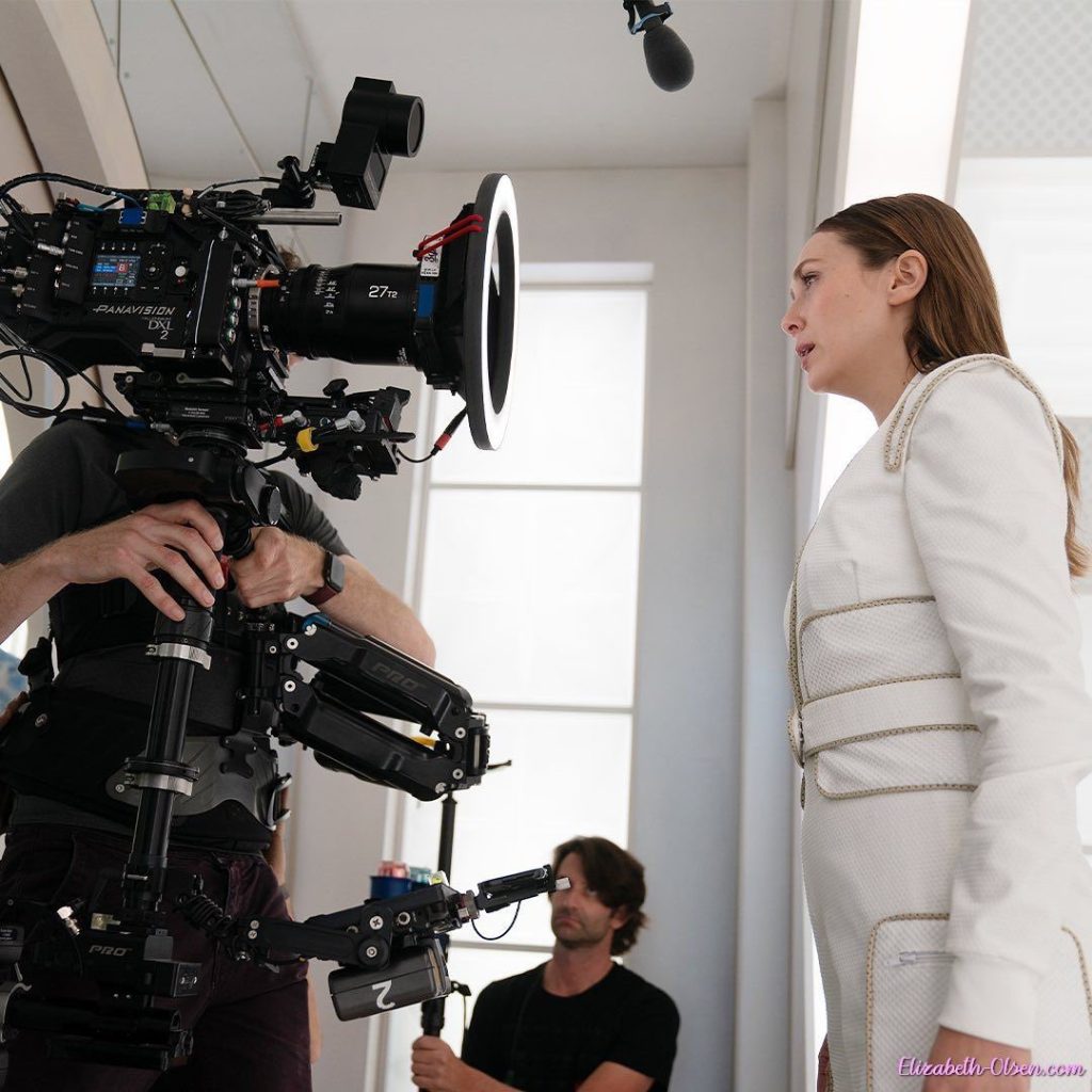Exclusive: New Behind-the-Scenes Shots of Elizabeth Olsen in Fleur ...