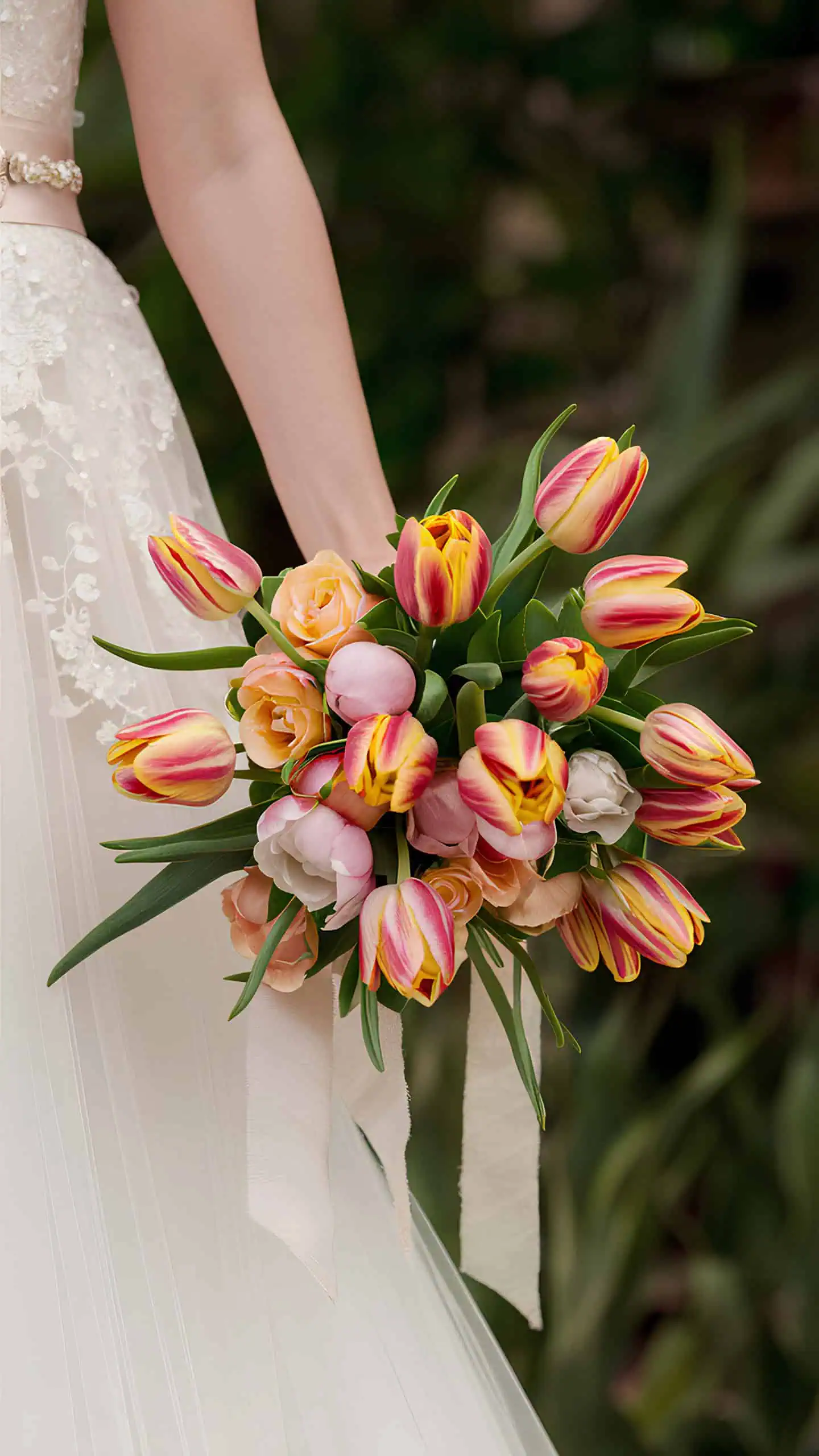 18 Tulip Wedding Bouquets: Gorgeous Ideas
