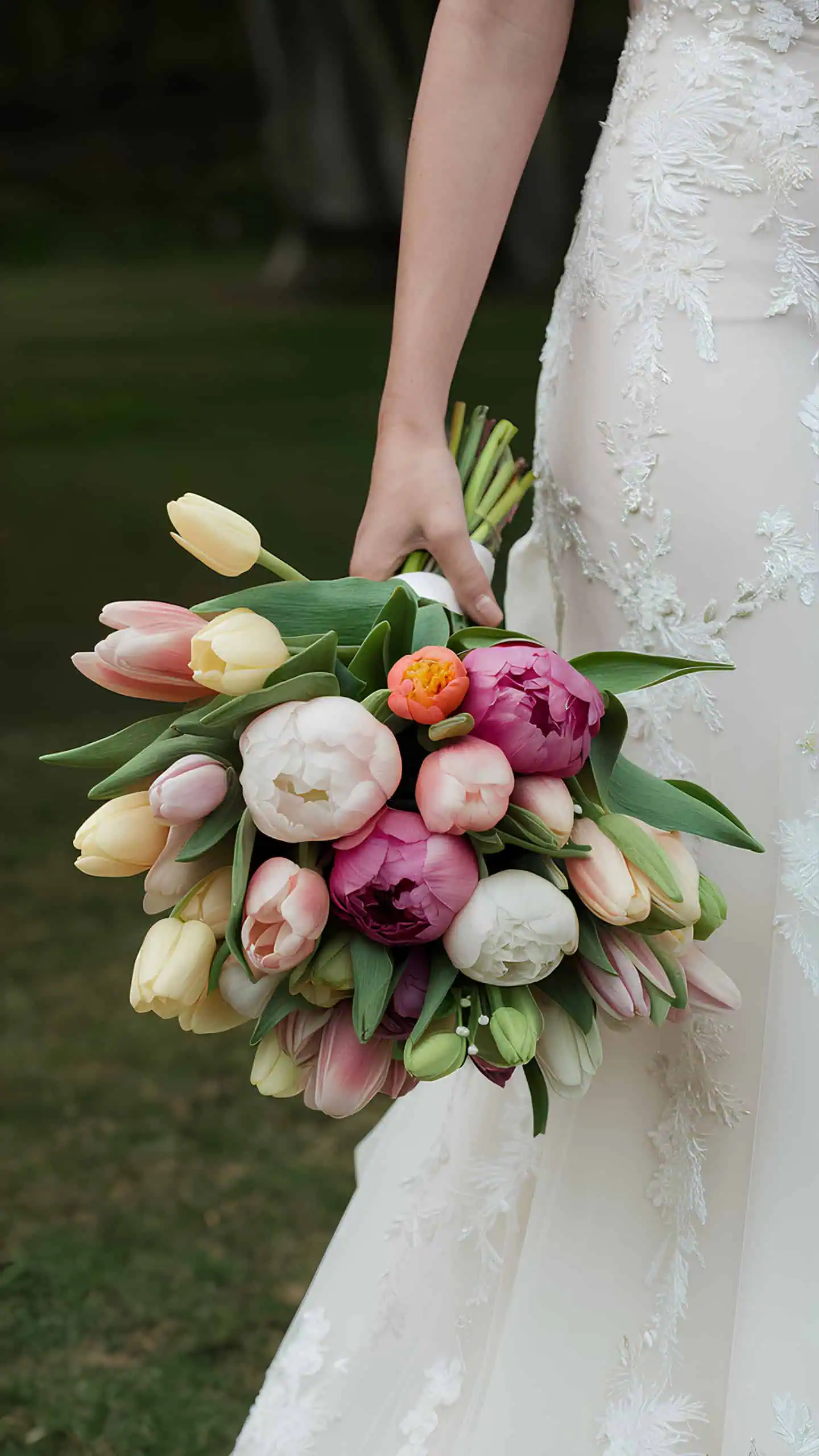 18 Tulip Wedding Bouquets: Gorgeous Ideas
