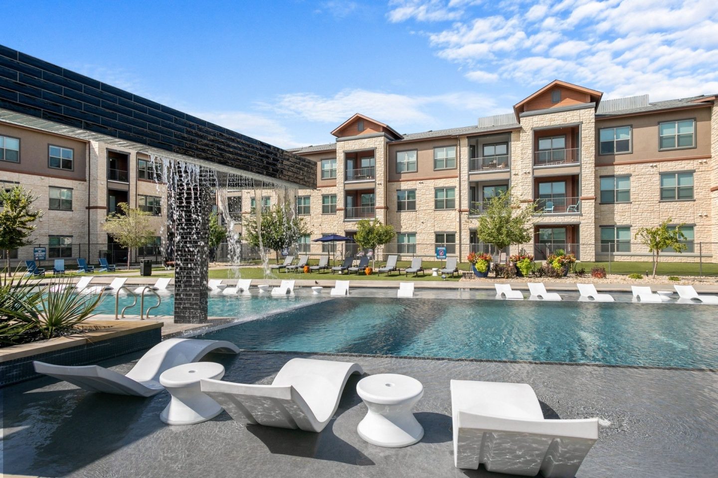 Low-Rise Apartments in The Colony, TX