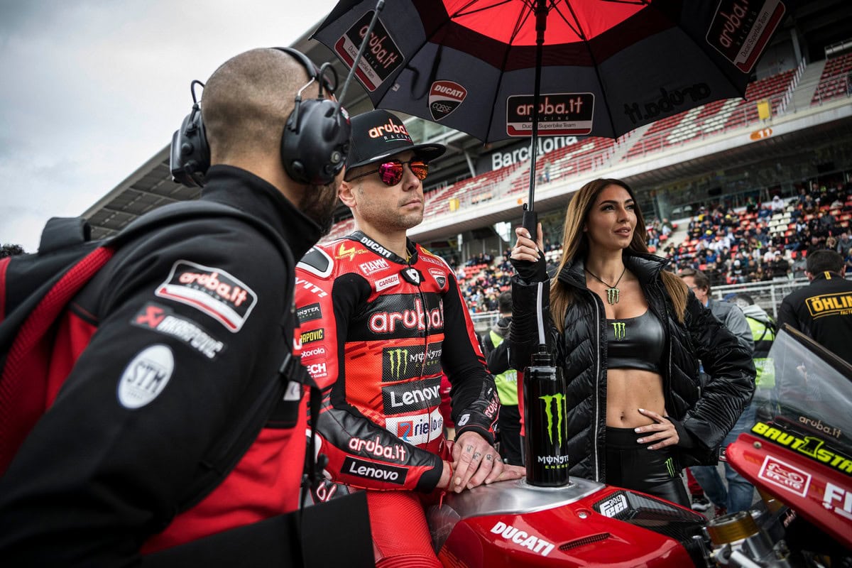 Paddock Girls SBK Catalunya 2024: le ombrelline di Barcellona