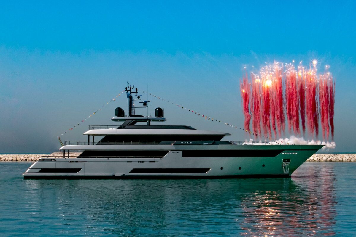Riva 50 metri M/Y Race premiato al Superyacht Design Festival di Cortina.