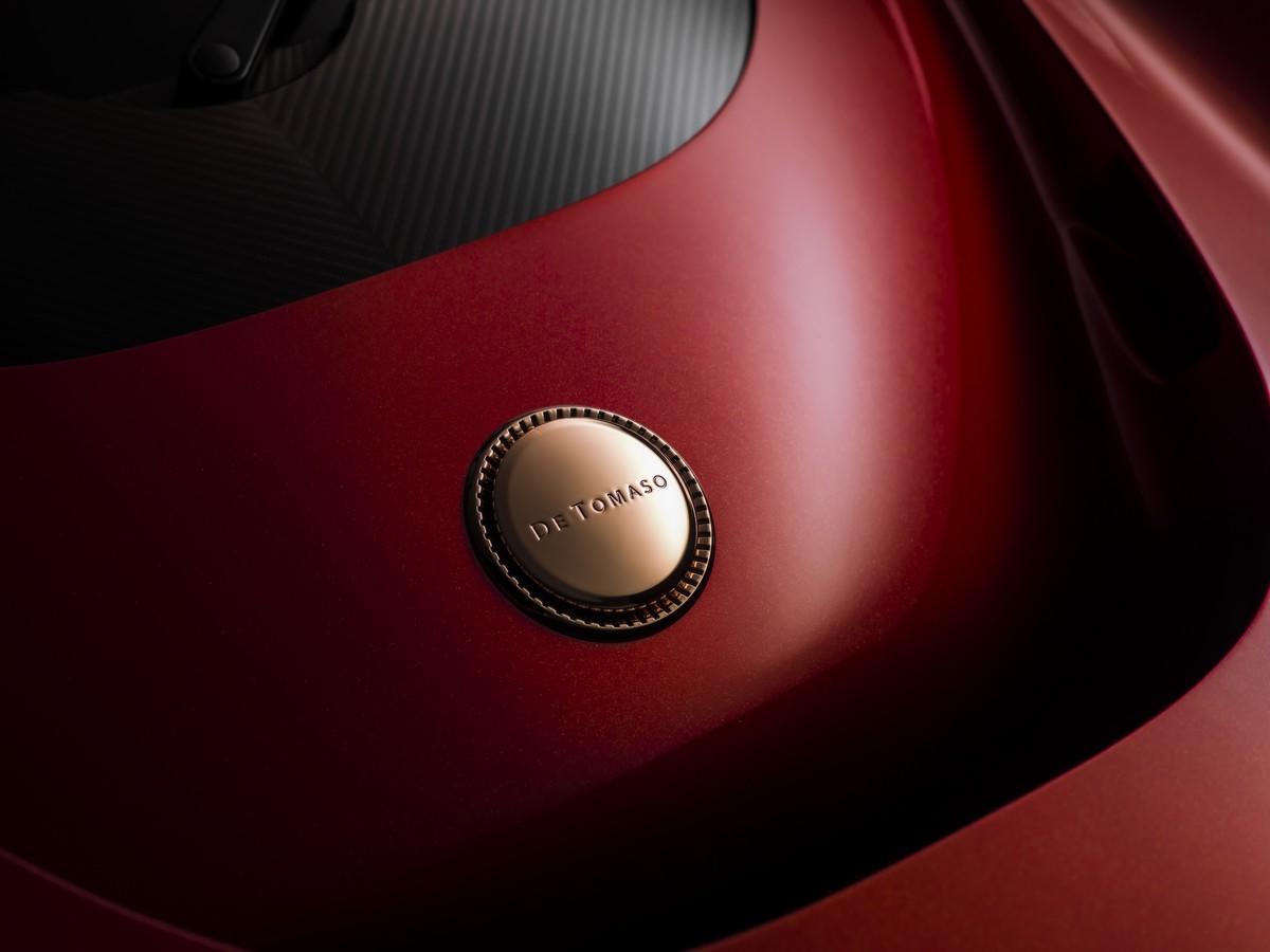 De Tomaso P72: omaggio al design e allo spirito dell'originale Shelby P70