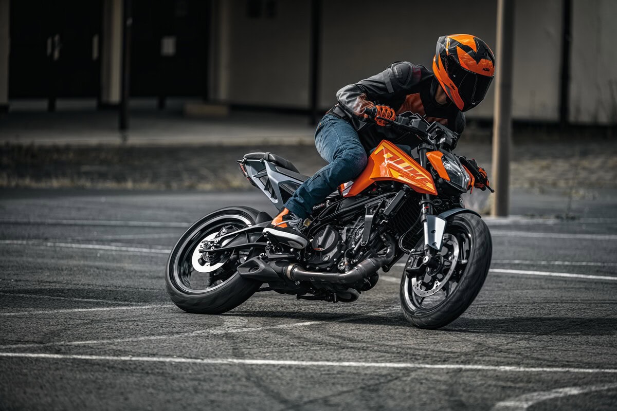 KTM 125 Duke 2025: motore e caratteristiche